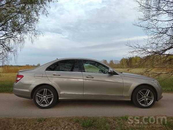 Grey Mercedes-Benz C 200 2007 in Kuldiga, with an engine capacity of 2.20 L and mileage of 304 thousand km for 4800 €, photo 2 on AUTOMOTO.COM.LV