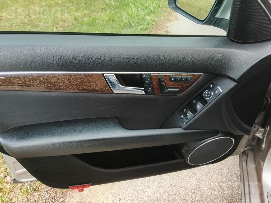 Pelēks Mercedes-Benz C 200 2007 Kuldīga, ar dzinēja tilpumu 2.20 L un nobraukumu 304 tūkst. km par 4800 €, foto 15 vietnē AUTOMOTO.COM.LV