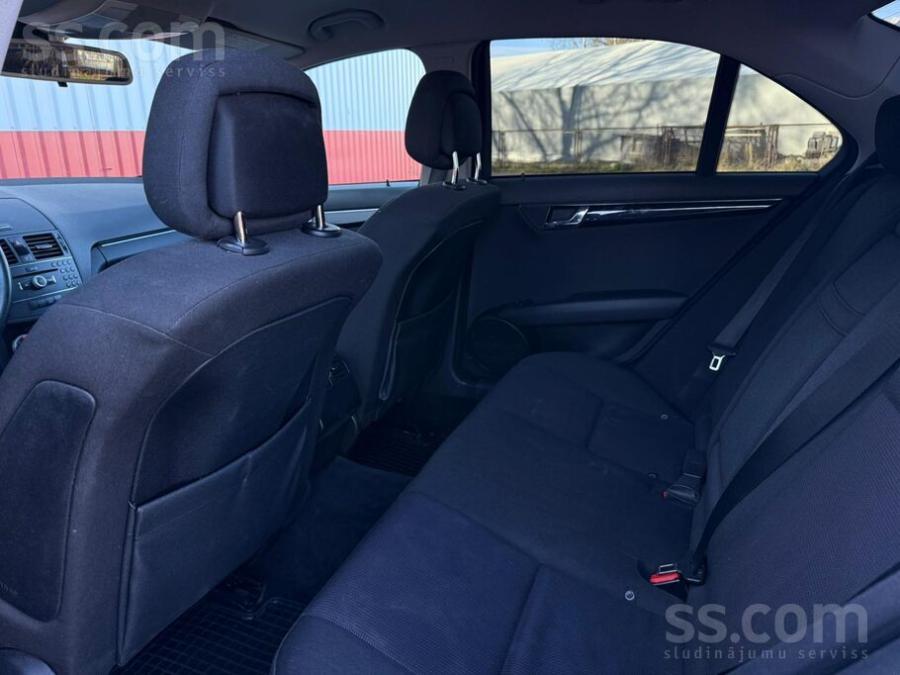 Pelēks Mercedes-Benz C 200 2007 Rīga, ar dzinēja tilpumu 2.20 L un nobraukumu 309 tūkst. km par 3990 €, foto 10 vietnē AUTOMOTO.COM.LV