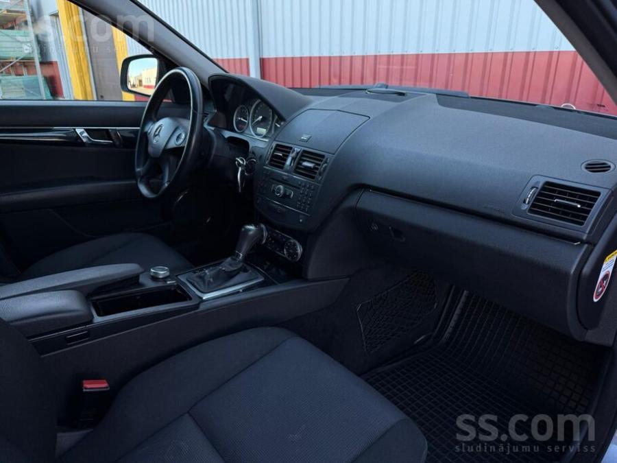 Pelēks Mercedes-Benz C 200 2007 Rīga, ar dzinēja tilpumu 2.20 L un nobraukumu 309 tūkst. km par 3990 €, foto 12 vietnē AUTOMOTO.COM.LV