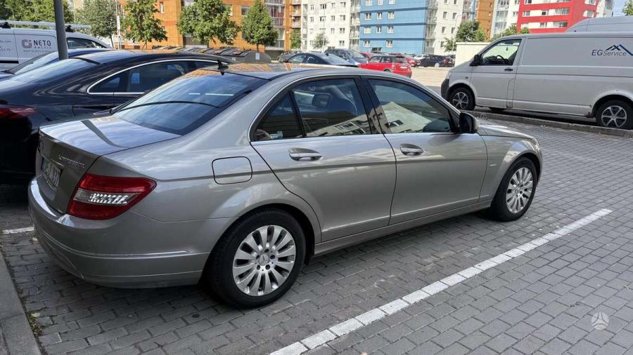 Серый Мерседес Ц 200 2007 в Клайпеда, объемом двигателя 1.80 л и пробегом 106 тыс. км за 6200 €, фото 1 на AUTOMOTO.COM.LV