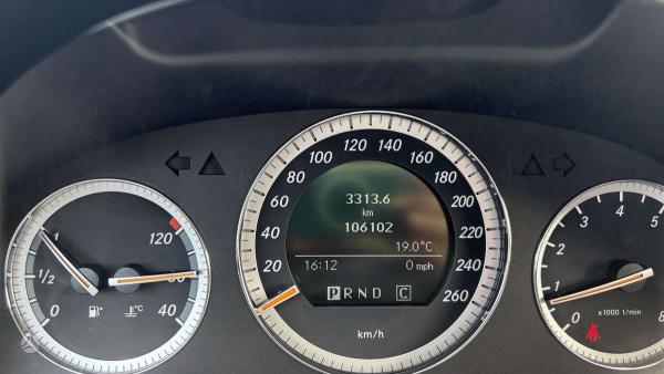 Pelēks Mercedes-Benz C 200 2007 Klaipėda, ar dzinēja tilpumu 1.80 L un nobraukumu 106 tūkst. km par 6200 €, foto 2 vietnē AUTOMOTO.COM.LV