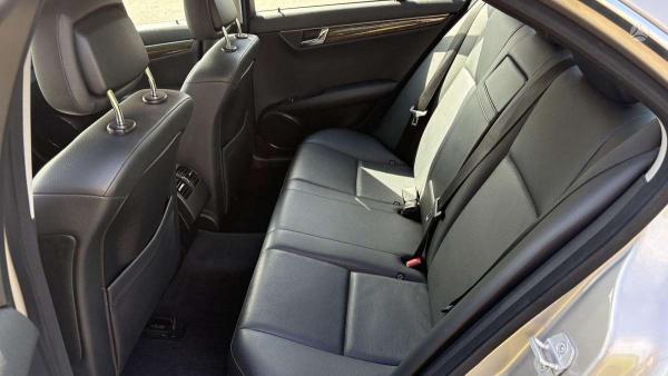 Pelēks Mercedes-Benz C 200 2007 Klaipėda, ar dzinēja tilpumu 1.80 L un nobraukumu 106 tūkst. km par 6200 €, foto 4 vietnē AUTOMOTO.COM.LV