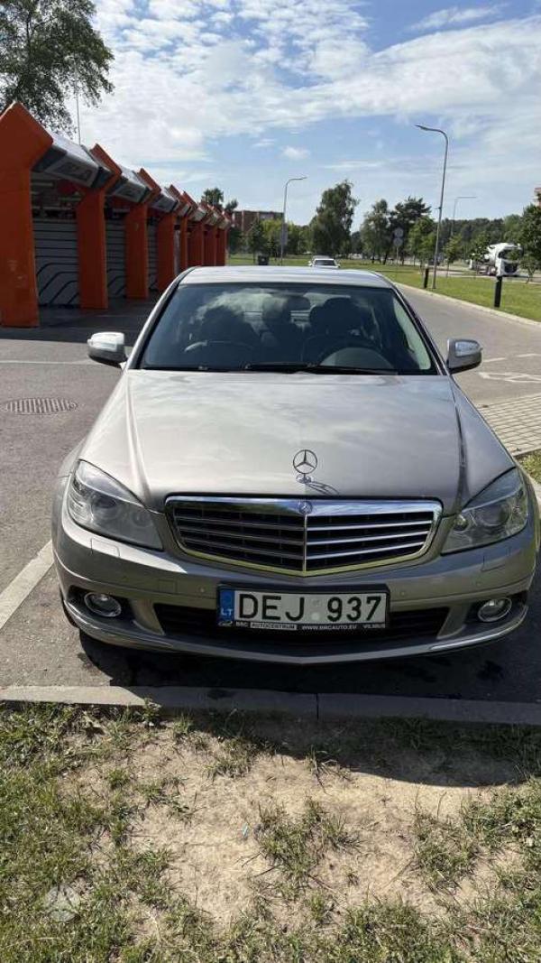 Pelēks Mercedes-Benz C 200 2007 Klaipėda, ar dzinēja tilpumu 1.80 L un nobraukumu 106 tūkst. km par 6200 €, foto 5 vietnē AUTOMOTO.COM.LV