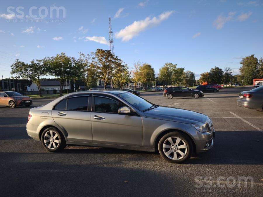 Pelēks Mercedes-Benz C 200 2007 Rīga, ar dzinēja tilpumu 2.10 L un nobraukumu 27 tūkst. km par 4600 €, foto 1 vietnē AUTOMOTO.COM.LV