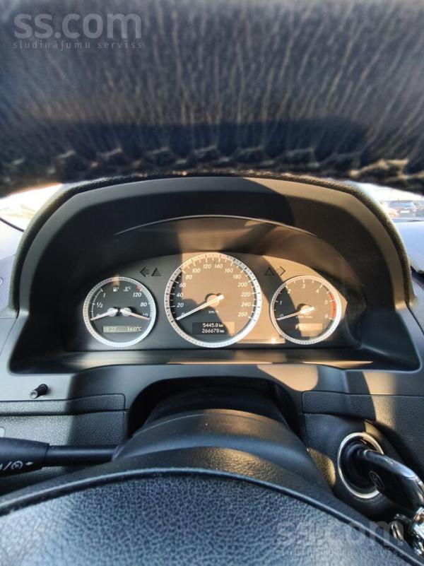Pelēks Mercedes-Benz C 200 2007 Rīga, ar dzinēja tilpumu 2.10 L un nobraukumu 27 tūkst. km par 4600 €, foto 3 vietnē AUTOMOTO.COM.LV