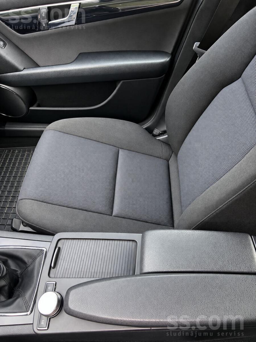 Pelēks Mercedes-Benz C 200 2007 Rīga, ar dzinēja tilpumu 2.20 L un nobraukumu 163 tūkst. km par 5500 €, foto 13 vietnē AUTOMOTO.COM.LV
