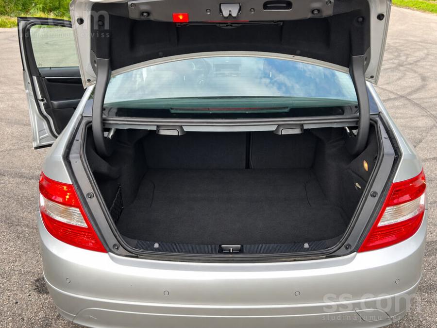 Pelēks Mercedes-Benz C 200 2007 Rīga, ar dzinēja tilpumu 2.20 L un nobraukumu 163 tūkst. km par 5500 €, foto 21 vietnē AUTOMOTO.COM.LV