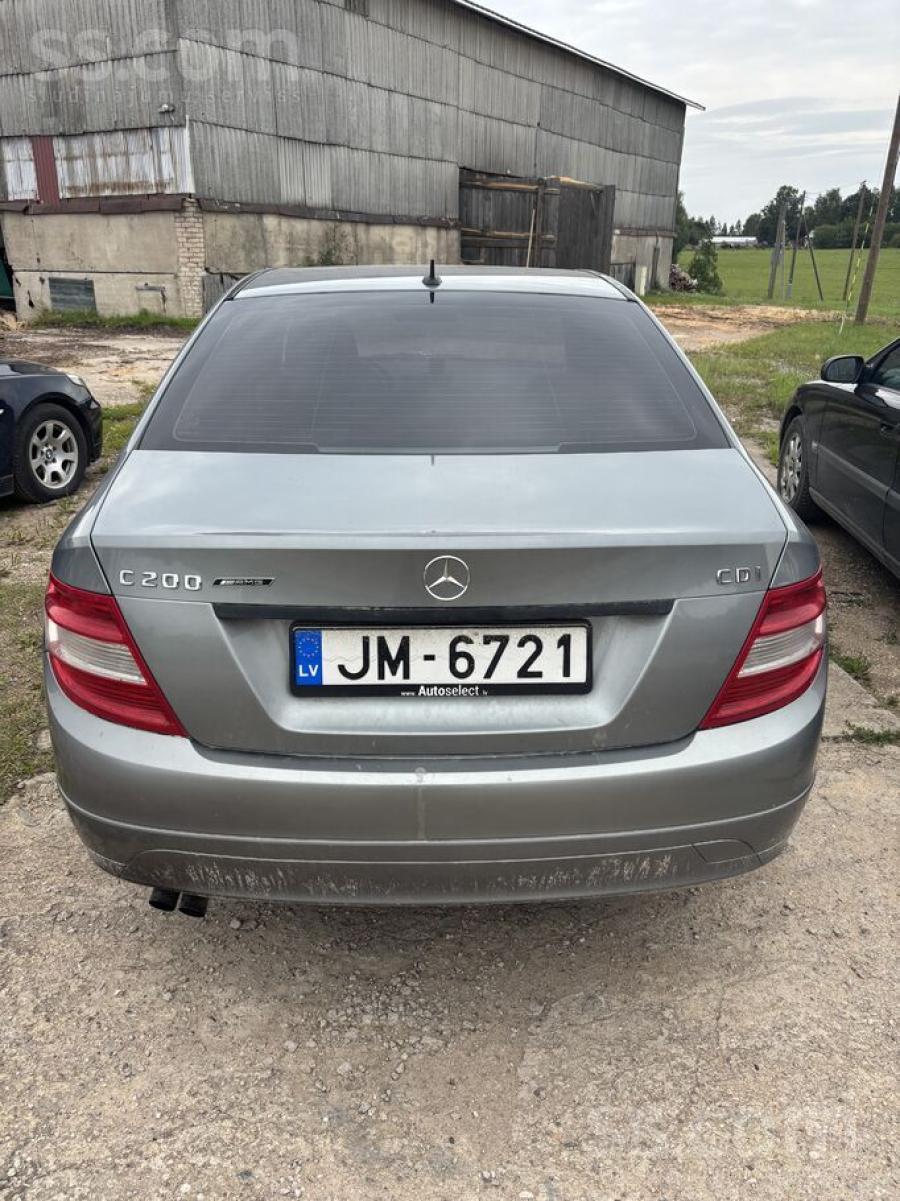 Grey Mercedes-Benz C 200 2008 in Daugavpils, with an engine capacity of 2.00 L and mileage of 40 thousand km for 12000 €, photo 2 on AUTOMOTO.COM.LV
