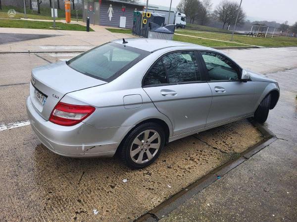 Grey Mercedes-Benz C 200 2008 in Taurage, with an engine capacity of 2.15 L and mileage of 228 thousand km for 4600 €, photo 2 on AUTOMOTO.COM.LV