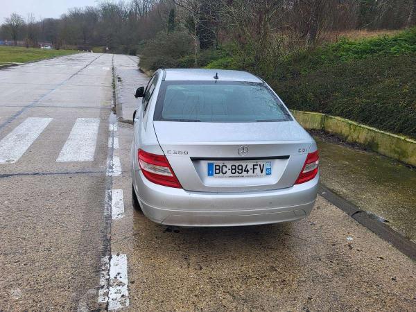 Grey Mercedes-Benz C 200 2008 in Taurage, with an engine capacity of 2.15 L and mileage of 228 thousand km for 4600 €, photo 3 on AUTOMOTO.COM.LV