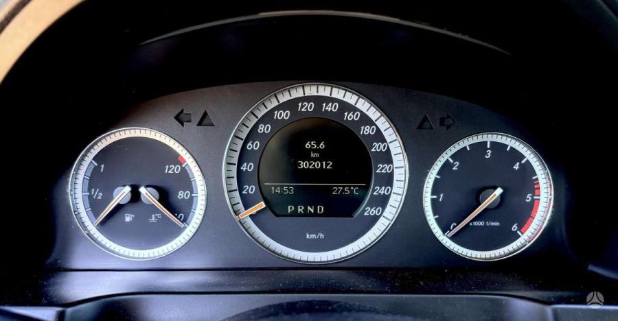 Pelēks Mercedes-Benz C 200 2008 Klaipėda, ar dzinēja tilpumu 2.15 L un nobraukumu 302 tūkst. km par 4300 €, foto 22 vietnē AUTOMOTO.COM.LV