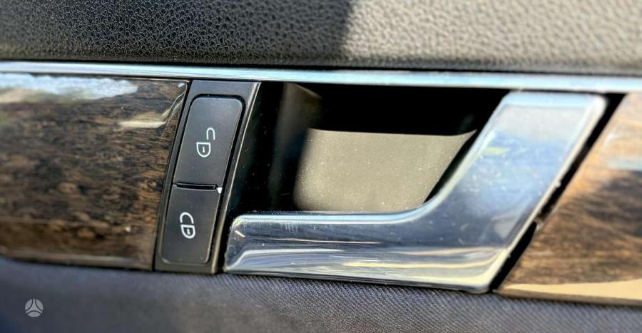 Pelēks Mercedes-Benz C 200 2008 Klaipėda, ar dzinēja tilpumu 2.15 L un nobraukumu 302 tūkst. km par 4300 €, foto 11 vietnē AUTOMOTO.COM.LV