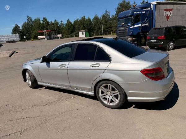 Grey Mercedes-Benz C 200 2008 in Kelme, with an engine capacity of 2.15 L and mileage of 307 thousand km for 4500 €, photo 3 on AUTOMOTO.COM.LV