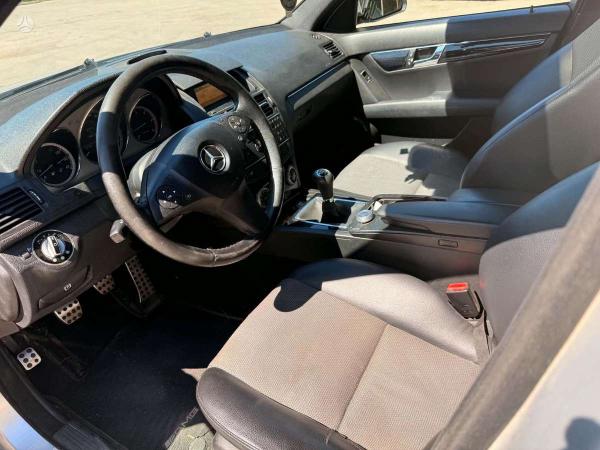 Grey Mercedes-Benz C 200 2008 in Kelme, with an engine capacity of 2.15 L and mileage of 307 thousand km for 4500 €, photo 5 on AUTOMOTO.COM.LV