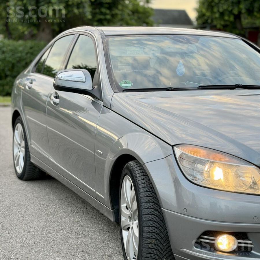 Grey Mercedes-Benz C 200 2008 in Riga, with an engine capacity of 2.10 L and mileage of 308 thousand km for 4000 €, photo 4 on AUTOMOTO.COM.LV