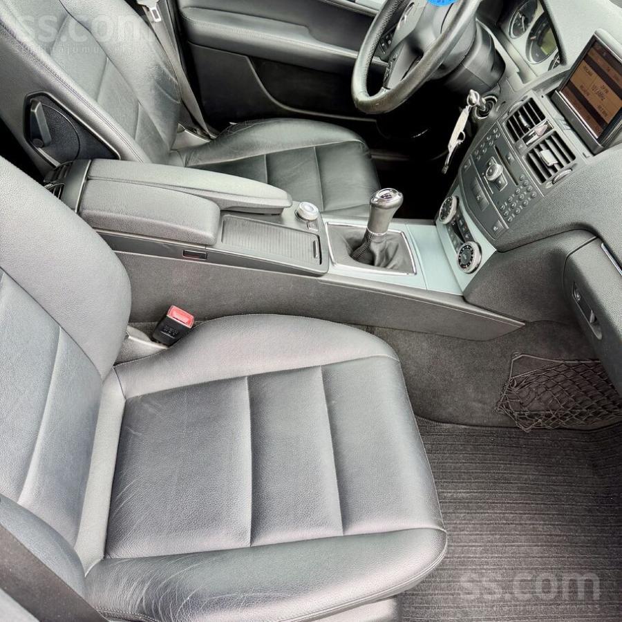 Grey Mercedes-Benz C 200 2008 in Riga, with an engine capacity of 2.10 L and mileage of 308 thousand km for 4000 €, photo 9 on AUTOMOTO.COM.LV
