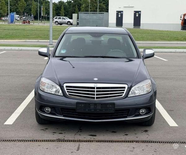 Grey Mercedes-Benz C 200 2008 in Klaipeda, with an engine capacity of 2.15 L and mileage of 302 thousand km for 4450 €, photo 2 on AUTOMOTO.COM.LV
