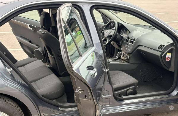 Grey Mercedes-Benz C 200 2008 in Klaipeda, with an engine capacity of 2.15 L and mileage of 302 thousand km for 4450 €, photo 9 on AUTOMOTO.COM.LV