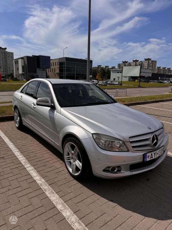 Pelēks Mercedes-Benz C 200 2008 Kauņa, ar dzinēja tilpumu 2.15 L un nobraukumu 400 tūkst. km par 4200 €, foto 1 vietnē AUTOMOTO.COM.LV
