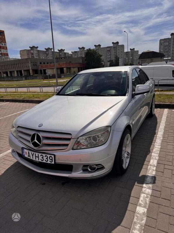 Pelēks Mercedes-Benz C 200 2008 Kauņa, ar dzinēja tilpumu 2.15 L un nobraukumu 400 tūkst. km par 4200 €, foto 2 vietnē AUTOMOTO.COM.LV