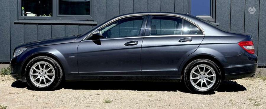 Pelēks Mercedes-Benz C 200 2008 Klaipėda, ar dzinēja tilpumu 2.15 L un nobraukumu 302 tūkst. km par 4150 €, foto 5 vietnē AUTOMOTO.COM.LV