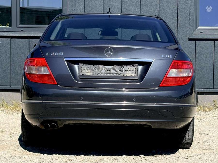 Pelēks Mercedes-Benz C 200 2008 Klaipėda, ar dzinēja tilpumu 2.15 L un nobraukumu 302 tūkst. km par 4150 €, foto 8 vietnē AUTOMOTO.COM.LV