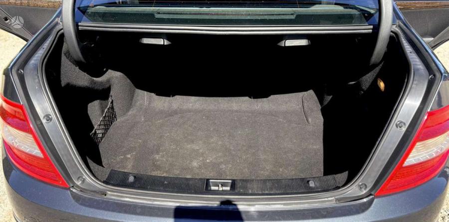 Pelēks Mercedes-Benz C 200 2008 Klaipėda, ar dzinēja tilpumu 2.15 L un nobraukumu 302 tūkst. km par 4150 €, foto 9 vietnē AUTOMOTO.COM.LV