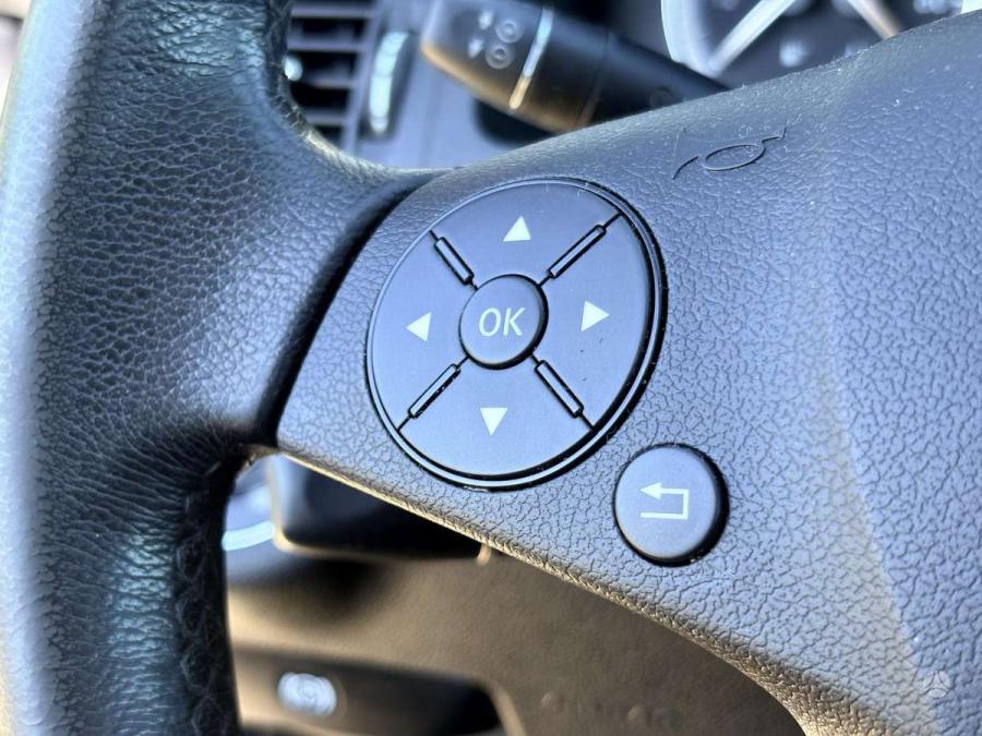 Pelēks Mercedes-Benz C 200 2008 Klaipėda, ar dzinēja tilpumu 2.15 L un nobraukumu 302 tūkst. km par 4150 €, foto 18 vietnē AUTOMOTO.COM.LV