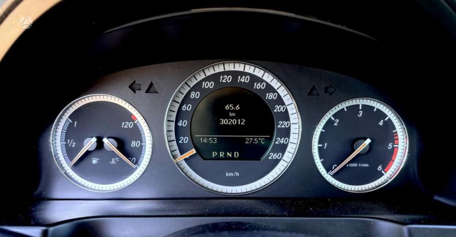 Pelēks Mercedes-Benz C 200 2008 Klaipėda, ar dzinēja tilpumu 2.15 L un nobraukumu 302 tūkst. km par 4150 €, foto 21 vietnē AUTOMOTO.COM.LV