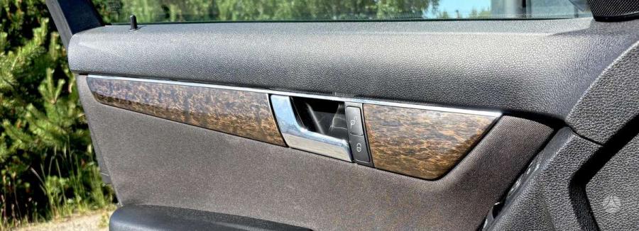Pelēks Mercedes-Benz C 200 2008 Klaipėda, ar dzinēja tilpumu 2.15 L un nobraukumu 302 tūkst. km par 4150 €, foto 22 vietnē AUTOMOTO.COM.LV