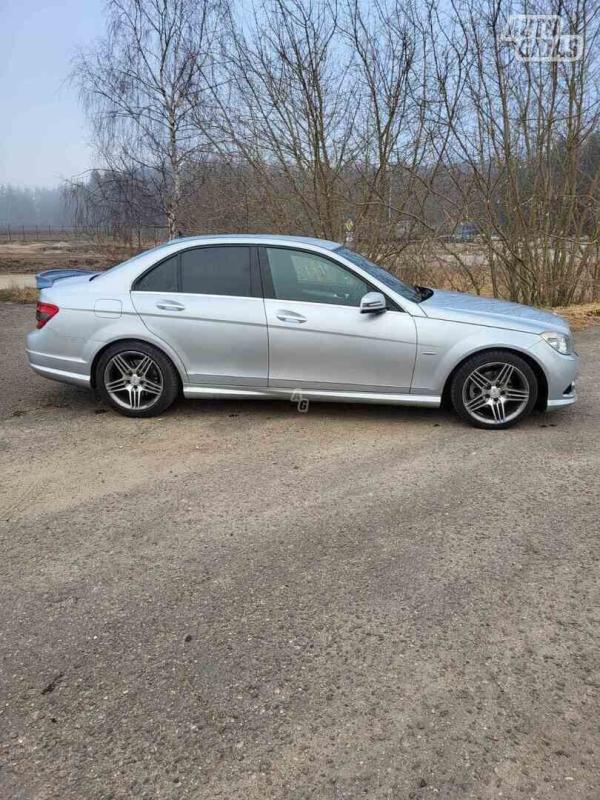 Grey Mercedes-Benz C 200 2009 in Radviliskis, with an engine capacity of 1.10 L and mileage of 242 thousand km for 5500 €, photo 4 on AUTOMOTO.COM.LV