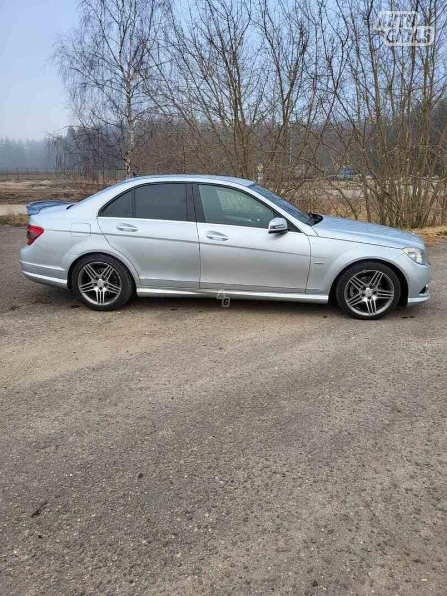 Grey Mercedes-Benz C 200 2009 in Radviliskis, with an engine capacity of 1.10 L and mileage of 242 thousand km for 5500 €, photo 4 on AUTOMOTO.COM.LV