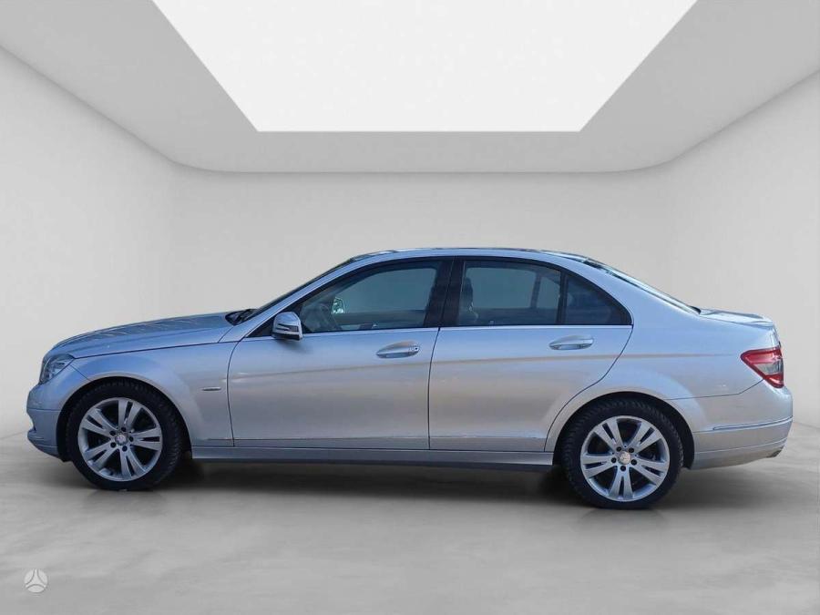 Pelēks Mercedes-Benz C 200 2009 Viļņa, ar dzinēja tilpumu 2.15 L un nobraukumu 286 tūkst. km par 4900 €, foto 4 vietnē AUTOMOTO.COM.LV