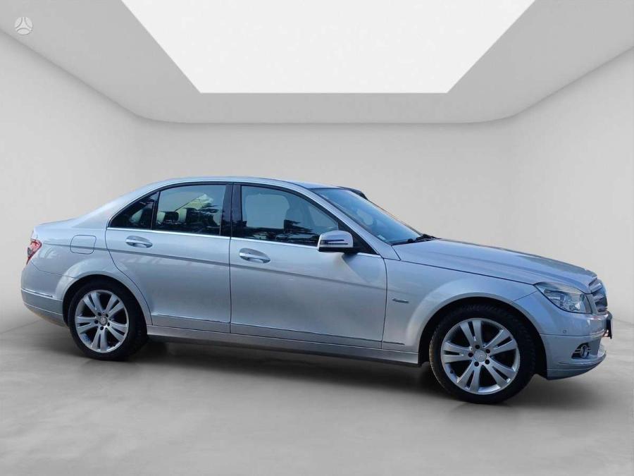 Pelēks Mercedes-Benz C 200 2009 Viļņa, ar dzinēja tilpumu 2.15 L un nobraukumu 286 tūkst. km par 4900 €, foto 6 vietnē AUTOMOTO.COM.LV