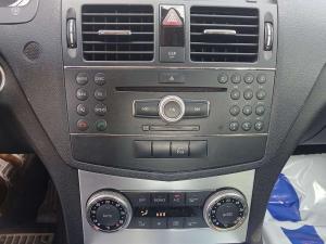Pelēks Mercedes-Benz C 200 2009 Viļņa, ar dzinēja tilpumu 2.15 L un nobraukumu 286 tūkst. km par 4900 €, foto 9 vietnē AUTOMOTO.COM.LV