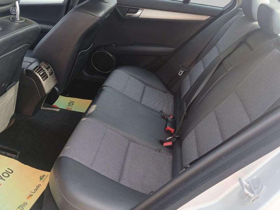 Pelēks Mercedes-Benz C 200 2009 Viļņa, ar dzinēja tilpumu 2.15 L un nobraukumu 286 tūkst. km par 4900 €, foto 12 vietnē AUTOMOTO.COM.LV