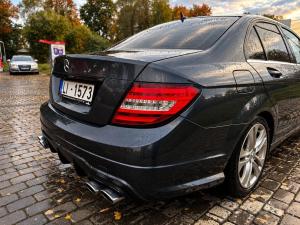 Серый Мерседес Ц 200 2009 в Рига, объемом двигателя 1.80 л и пробегом 250 тыс. км за 5400 €, фото 5 на AUTOMOTO.COM.LV