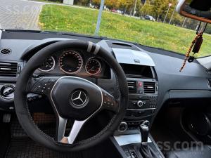 Серый Мерседес Ц 200 2009 в Рига, объемом двигателя 1.80 л и пробегом 250 тыс. км за 5400 €, фото 8 на AUTOMOTO.COM.LV