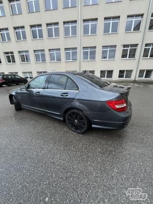 Pelēks Mercedes-Benz C 200 2010 Kauņa, ar dzinēja tilpumu 2.10 L un nobraukumu 270 tūkst. km par 6500 €, foto  vietnē AUTOMOTO.COM.LV