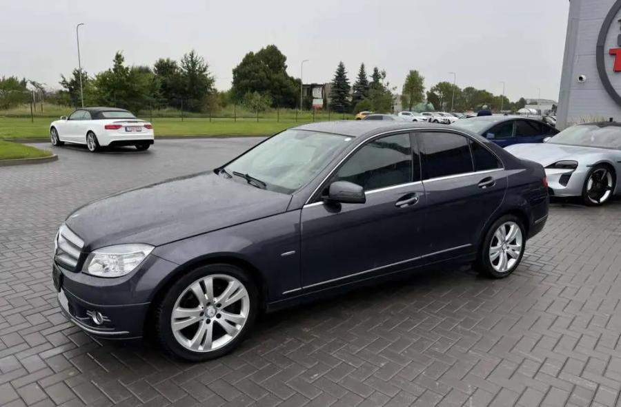 Grey Mercedes-Benz C 200 2010 in Telschi, with an engine capacity of 2.20 L and mileage of 252 thousand km for 4990 €, photo 5 on AUTOMOTO.COM.LV