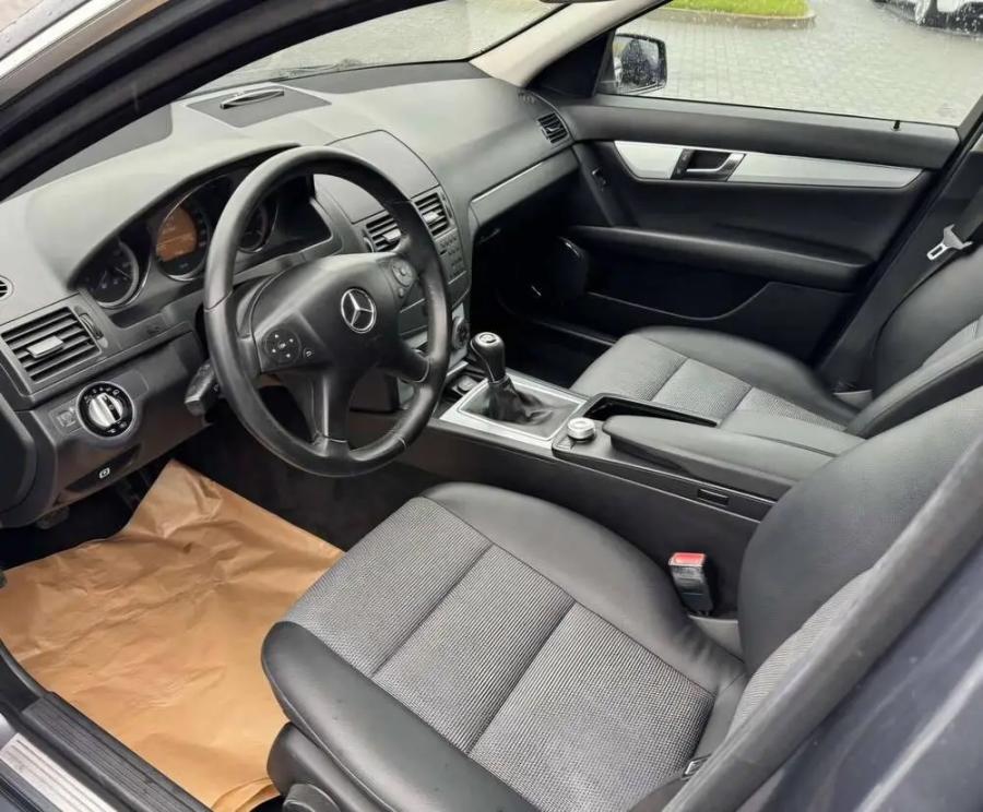 Grey Mercedes-Benz C 200 2010 in Telschi, with an engine capacity of 2.20 L and mileage of 252 thousand km for 4990 €, photo 13 on AUTOMOTO.COM.LV