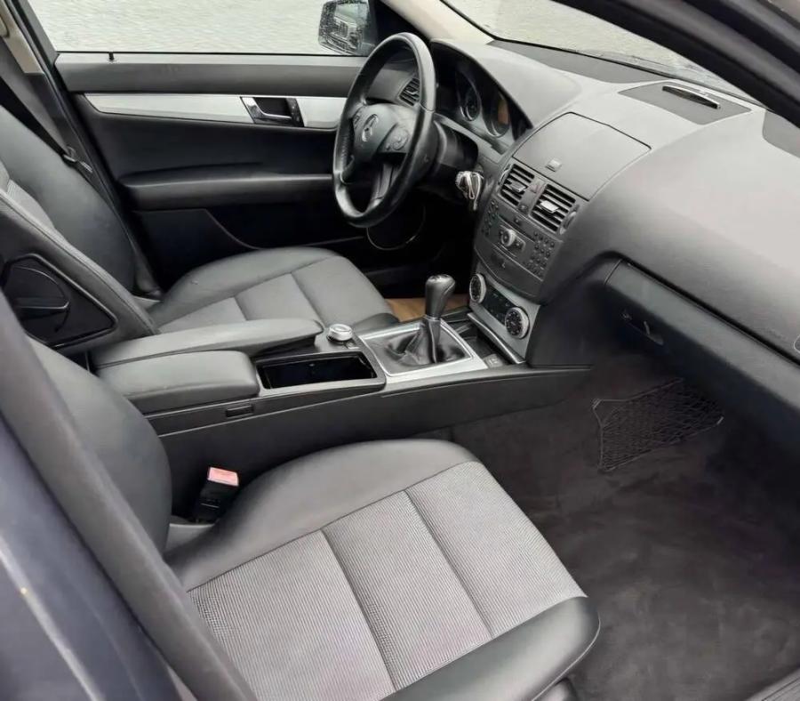 Grey Mercedes-Benz C 200 2010 in Telschi, with an engine capacity of 2.20 L and mileage of 252 thousand km for 4990 €, photo 14 on AUTOMOTO.COM.LV