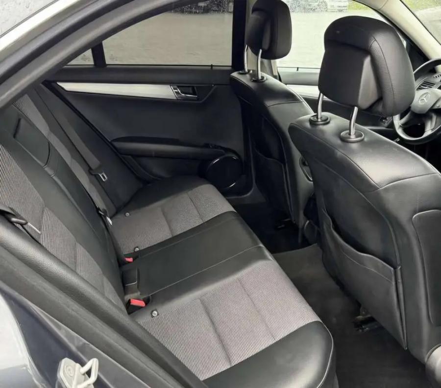 Grey Mercedes-Benz C 200 2010 in Telschi, with an engine capacity of 2.20 L and mileage of 252 thousand km for 4990 €, photo 16 on AUTOMOTO.COM.LV