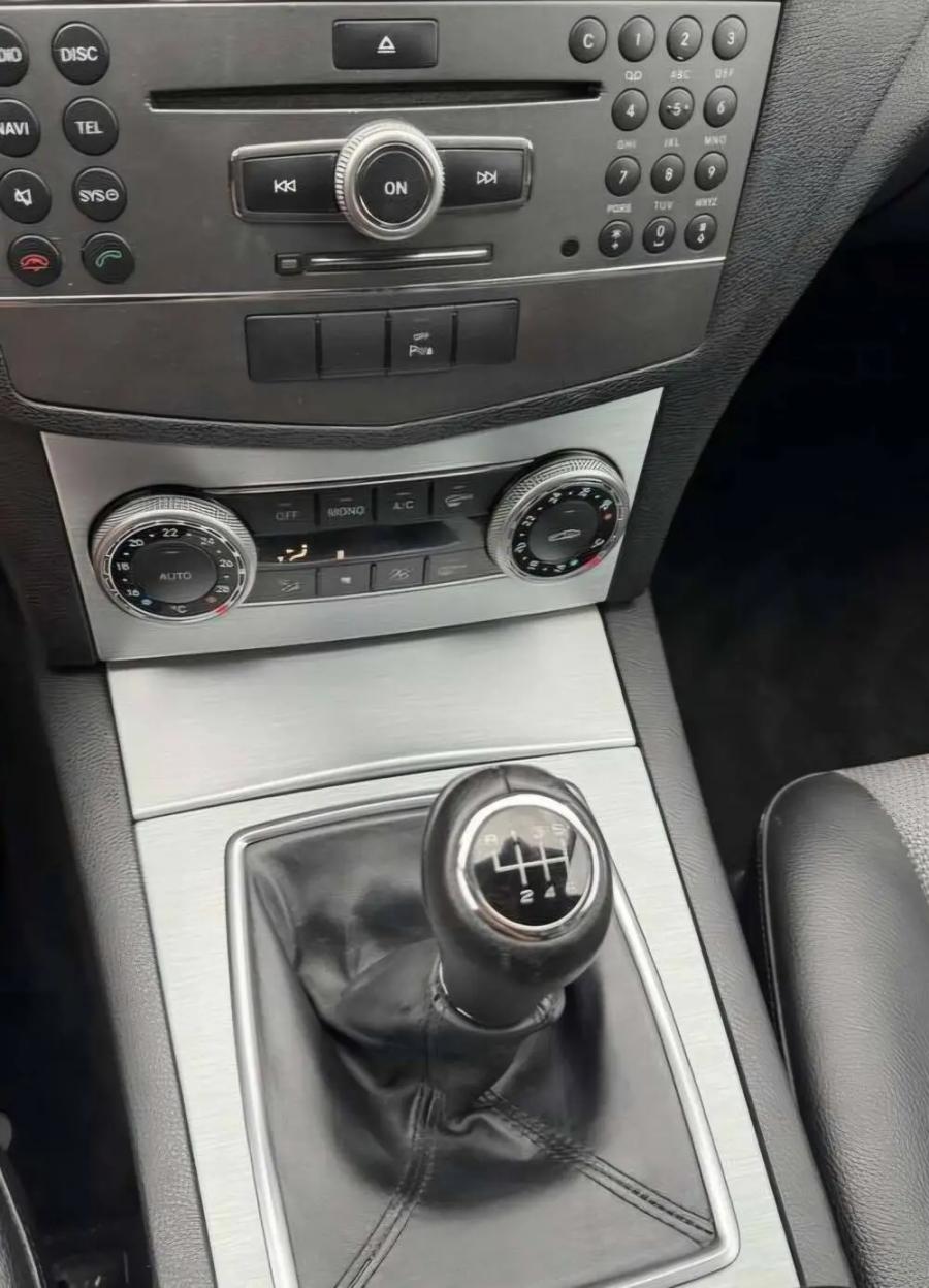 Grey Mercedes-Benz C 200 2010 in Telschi, with an engine capacity of 2.20 L and mileage of 252 thousand km for 4990 €, photo 19 on AUTOMOTO.COM.LV