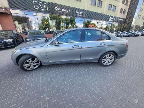 Grey Mercedes-Benz C 200 2010 in Kaunas, with an engine capacity of 2.14 L and mileage of 562 thousand km for 2500 €, photo 1 on AUTOMOTO.COM.LV