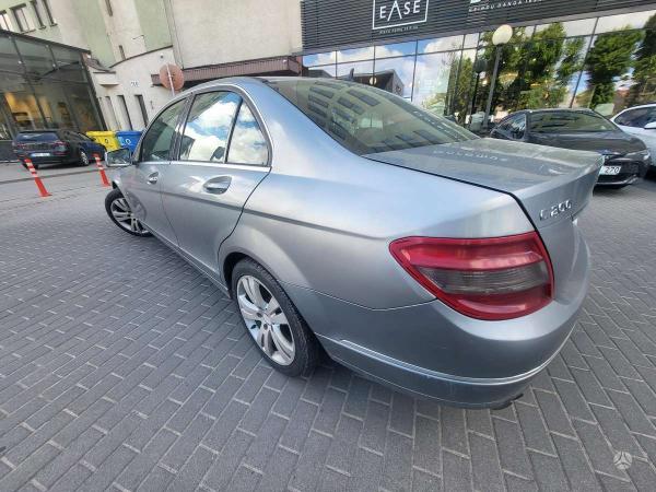Grey Mercedes-Benz C 200 2010 in Kaunas, with an engine capacity of 2.14 L and mileage of 562 thousand km for 2500 €, photo 6 on AUTOMOTO.COM.LV