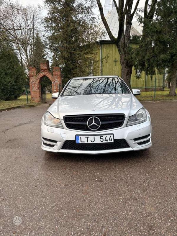 Pelēks Mercedes-Benz C 200 2011 Kauņa, ar dzinēja tilpumu 2.14 L un nobraukumu 374 tūkst. km par 8100 €, foto 1 vietnē AUTOMOTO.COM.LV