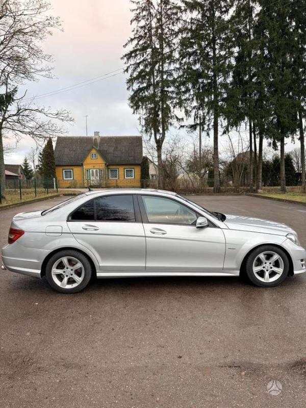 Grey Mercedes-Benz C 200 2011 in Kaunas, with an engine capacity of 2.14 L and mileage of 374 thousand km for 8100 €, photo 7 on AUTOMOTO.COM.LV