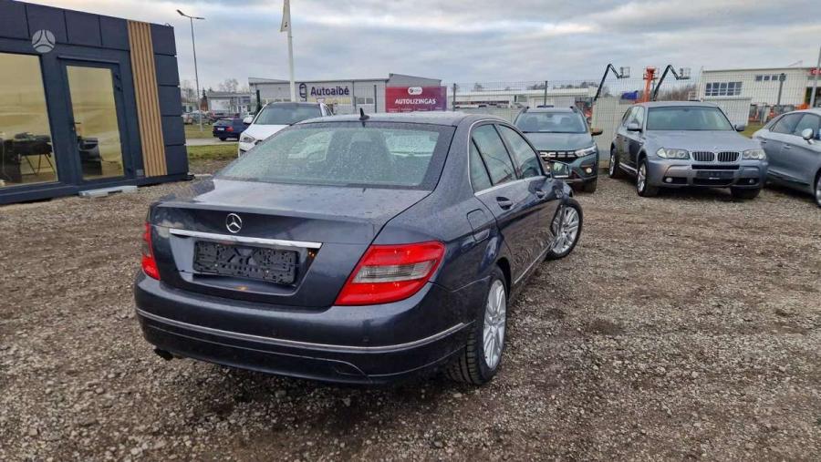 Grey Mercedes-Benz C 200 2011 in Marijampole, with an engine capacity of 2.15 L and mileage of 284 thousand km for 6990 €, photo 6 on AUTOMOTO.COM.LV